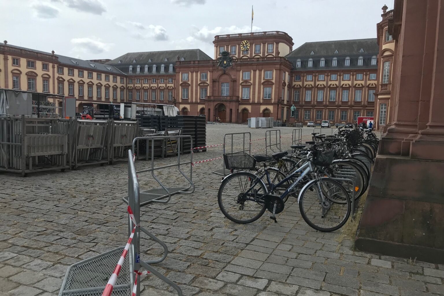 Bibliotheksbereich Schloss Ehrenhof weiterhin zugänglich | Neues aus ...